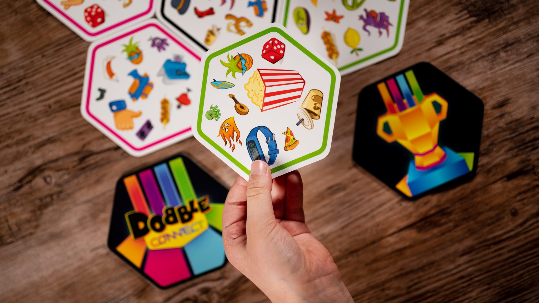 Dobble Connect Board Game - Asmodee Italia