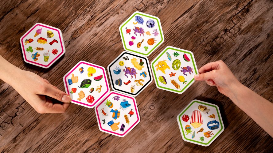 Dobble Connect Board Game - Asmodee Italia